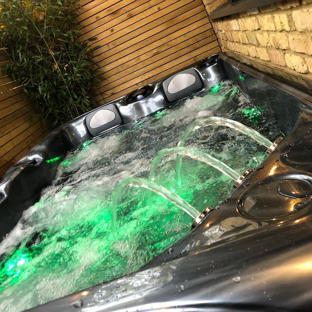 Dual Lounger + 3 Seater Hot Tub – StrengthX